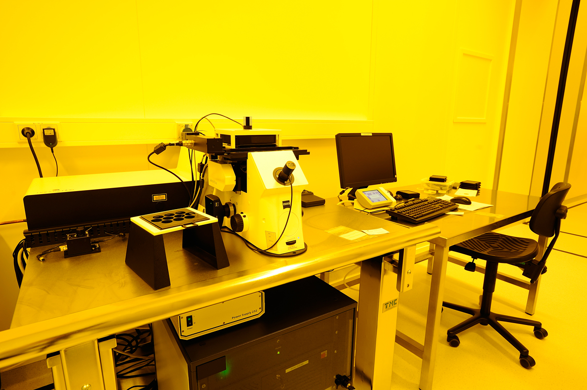 Nanoscribe 3D laser lithography - AMOLF