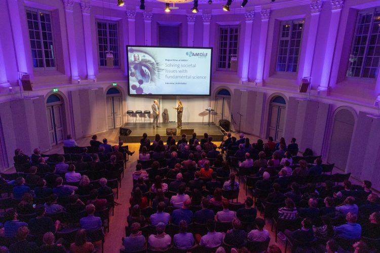 AMOLF celebrates 75 years of magical times with network members - AMOLF